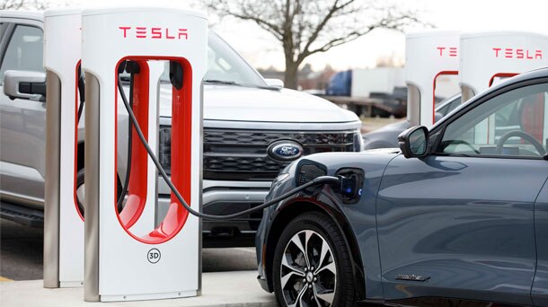 Ford electric car charging stations store